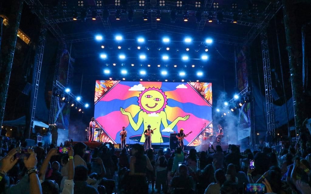 Caloncho llenó con su música y talento la Plaza de los Fundadores, en ...